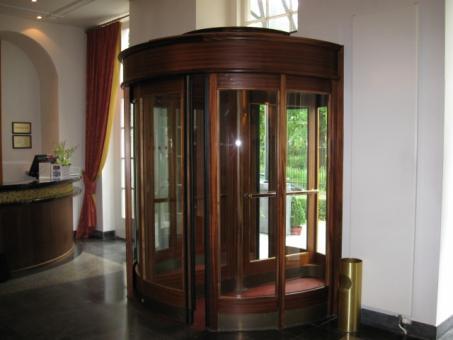 Wooden Revolving Doors - Madoors