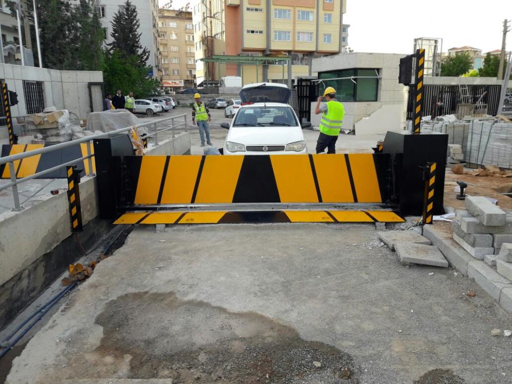 Surface Mounted Hydraulic Road Blocker - Madoors