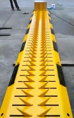 Two Sided Automatic Road Spike Barrier - Madoors